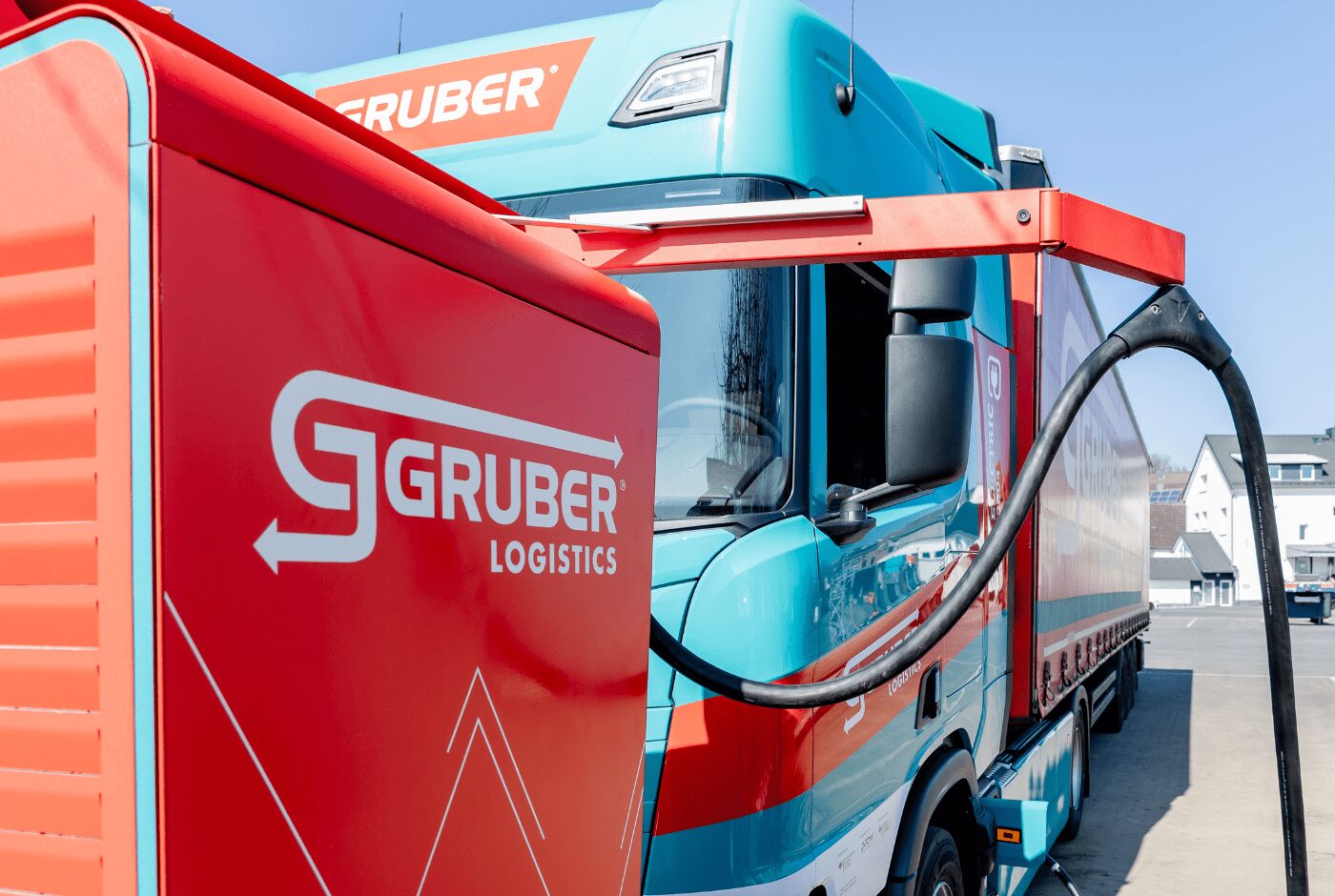 Lack of charging infrastructure for trucks? Logistics companies take ...